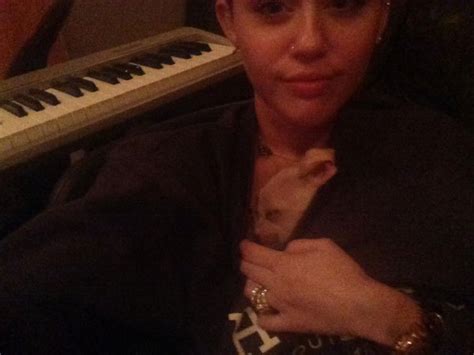 Miley Cyrus 2013 Puppy Erotica6