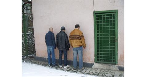 Жена се опита да премине границата скрита в багажник