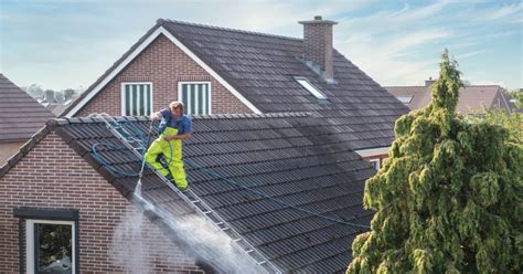 How To Use A Roofing Ladder Safely
