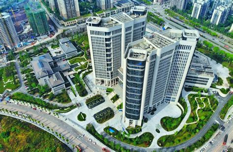 重庆医科大学附属巴南医院重庆市巴南区人民医院始建于1940年是一所政府主办的三级甲等综合医院承担巴南区及周边区县近150万人口的医疗