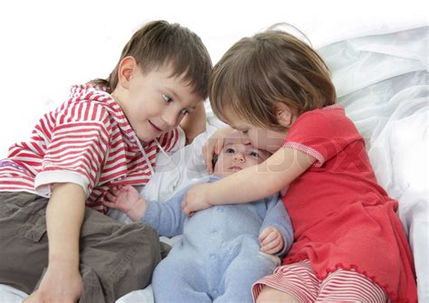 Drei Kinder Bruder Und Zwei Schwestern Stock Bild Colourbox