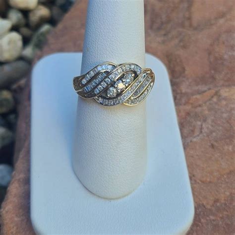 Diamond Gold Bypass Ring Gem