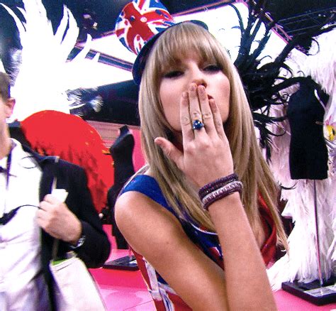 Pin De Grace Largey Em Tay Tay Loirinha Cantores Loirinhas Lindas