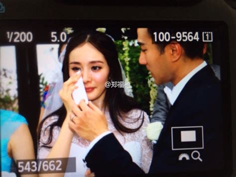 杨幂刘恺威婚礼现场照 刘恺威把杨幂吻哭 图 搜狐滚动