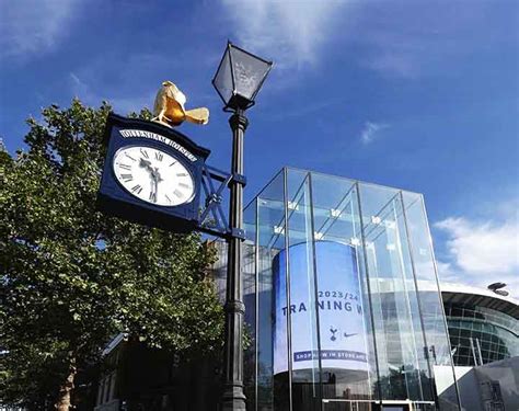 The Hotspur Lamppost And Cockerel Clock Heroes Of Adventure