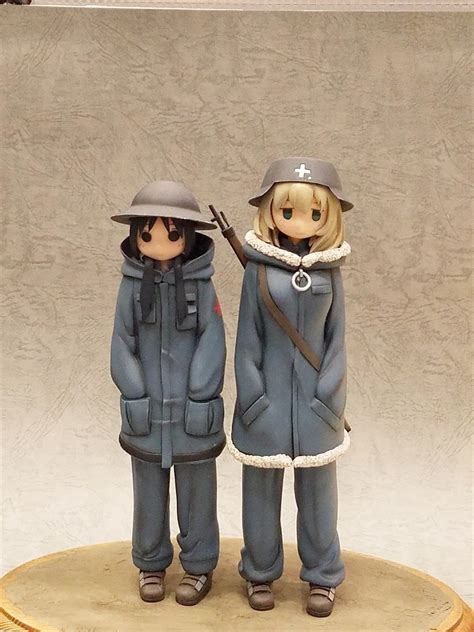 Pin By Yuer ༄ 🎼 On Girls Last Tour Anime Figures Figure Poses
