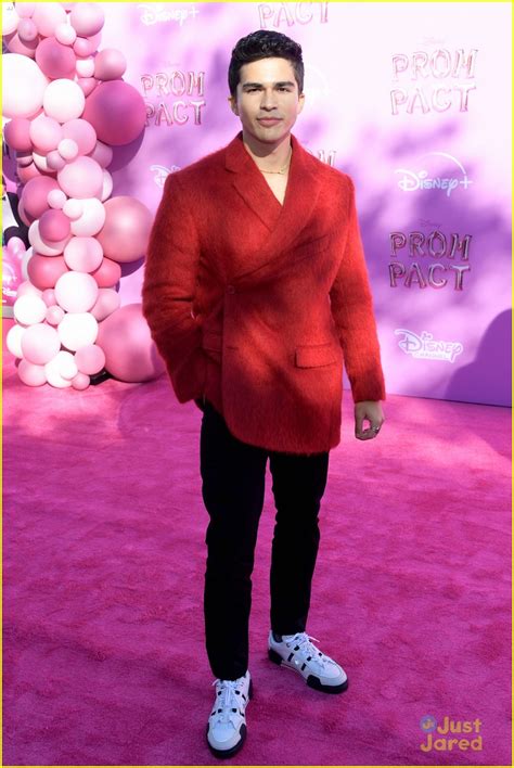 Doogie Kamealoha Md Cast Support Peyton Elizabeth Lee And Milo Manheim At Prom Pact Premiere