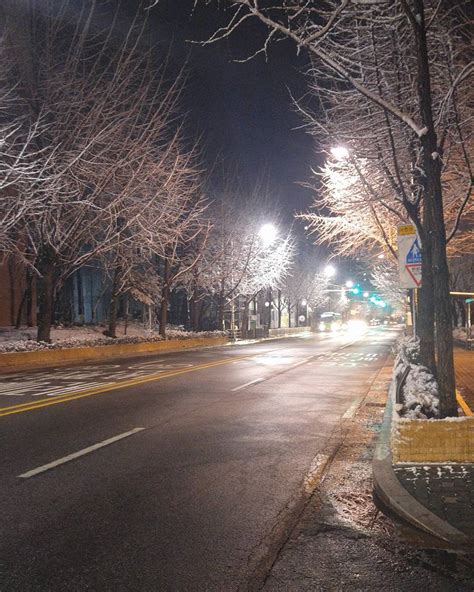 끄저기다 ㆍ 그냥 아무것도 아무것도 하기 싫을 때가 있다 그냥 이제는 지쳐 누군가의 오해에도 따로 해명하려하지 않고 하나하나 신경쓰이는 나를 잘 모르는 사람들의 시린