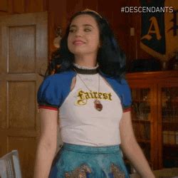 Evie Descendants Cute Smile Reaction Gif Gifdb Com