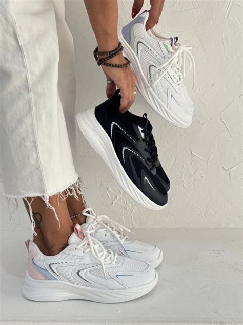 کفش کتونی زنانه قیمت کتانی دخترانه و خريد كفش اسپرت شیک