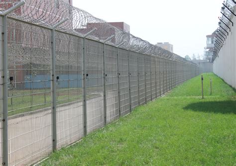 入侵报警系统，周界报警系统，周界防护，周界安防，栅栏防护，微震动传感器周界报警系统，监狱周界报警系统，看守所周界报警系统