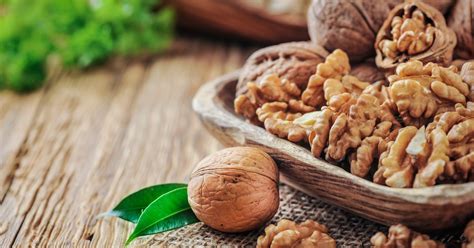 Nalewka z orzecha włoskiego właściwości składniki odżywcze przepis Żywienie Medonet