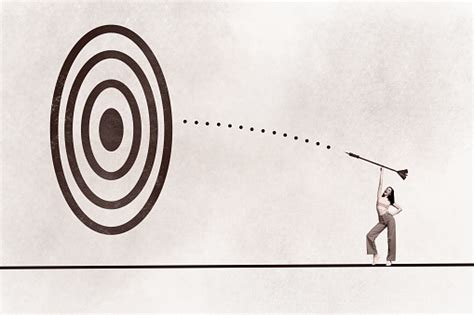 젊은 작은 여성 화살표 포인트 다트의 크리 에이 티브 트렌드 콜라주 대상 고객 사업가 기업가 마케팅 잡지 템플릿 20 24세에