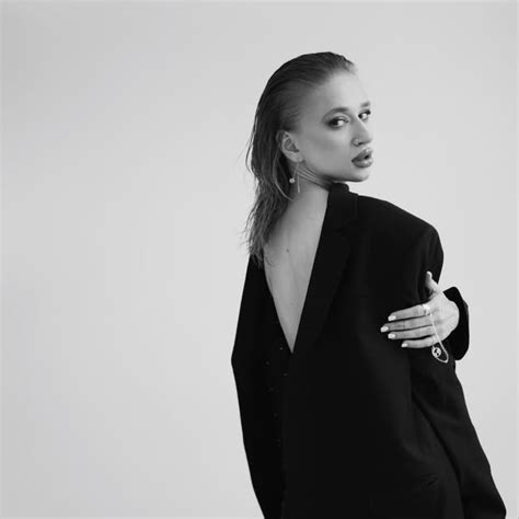 Smm Anie Ri Threads Say More