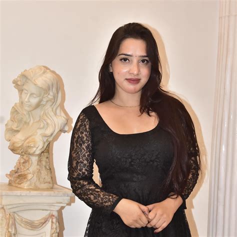 Simran Yadav Viral On Reels