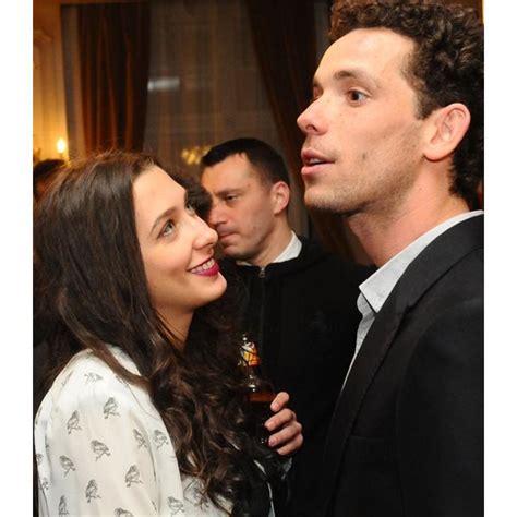 Дъщерята на Фатик бременна