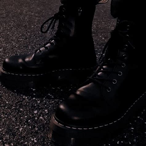 Pin By Flo On Aesthetic Black Aesthetic Sirius Black Boots