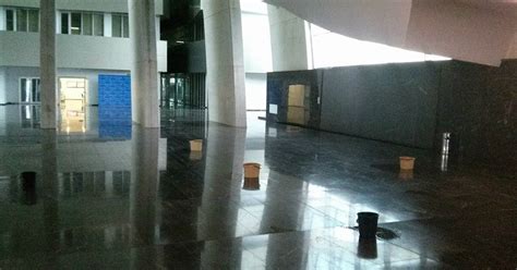 პრეზიდენტის მისვლამდე პარლამენტში წვიმას სათლებით “უმკლავდებიან“ Kvira Ge