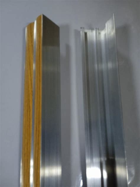 Карниз дворядний алюмінієвий декорований плівкою під колір дерева світлий дуб 2 0метрев