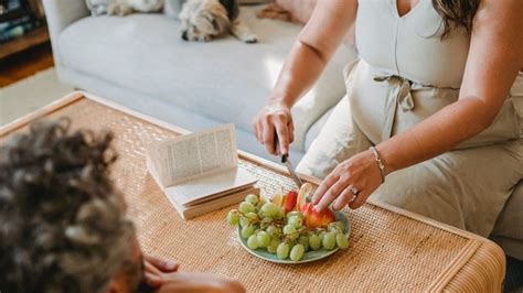 妊娠中の女性が流産のリスクを防ぐために避けるべき食品の種類