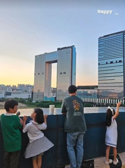 소유진 백종원과 꿀 떨어지는 데이트 포착‥세 자녀도 함께 “happy” 손에 잡히는 뉴스 눈에 보이는 뉴스 뉴스엔
