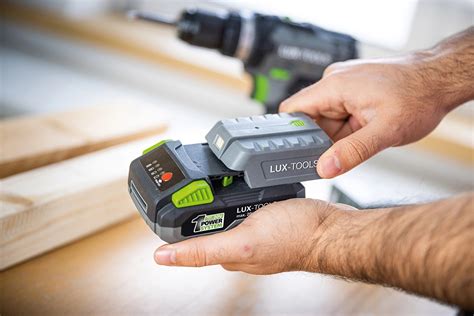 LUX USB akkumulátor adapter zseblámpával V vásárlása az OBI nál