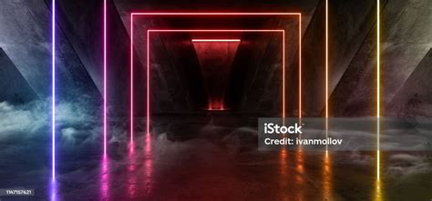 연기 안개 공상 과학 Fi 형광 활기찬 네온 거 대 한 어두운 시멘트 콘크리트 그 다음 지 하 차고 반사 외계인 우주선 미래 아치 3d 렌더링에 보라색 오렌지 핑크 빛