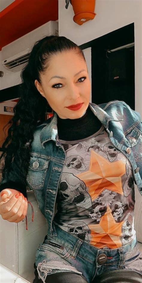 Dora Хубавице дай си телефона Симпатяга Пиши 0886205554 Хм Някак много бързо