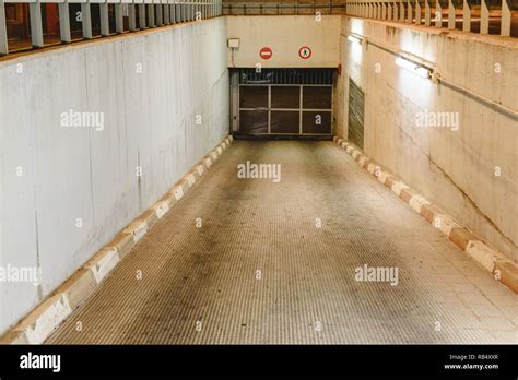 Exit Ramp Parking Garage High Resolution Stock Photography And Images Alamy