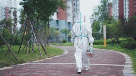 新冠疫情志愿者大白送物资1920x1080高清视频素材下载编号8775553实拍视频光厂vj师网