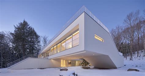 Saunders Architecture Designs Ribbon Like Lily Pad House In Ontario