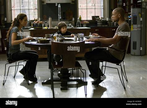 I Am Legend Alice Braga Charlie Tahan Will Smith 2007 ©warner Bros