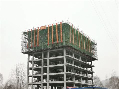 黄陵新材公司宿舍楼顺利封顶 新闻动态 陕西建材科技集团股份有限公司—官方网站