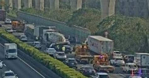 快訊上班族注意 國1連6車追撞塞成紫爆