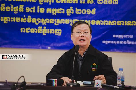 ក្រសួងសុខាភិបាលមិនបានប្រកាសឲ្យផ្អាកបរិភោគសាច់ជ្រូកនោះទេ Khmernote