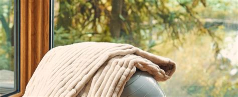 Gotcozy Heated Blanket Electric Throw Ribbed Faux Fur Electric