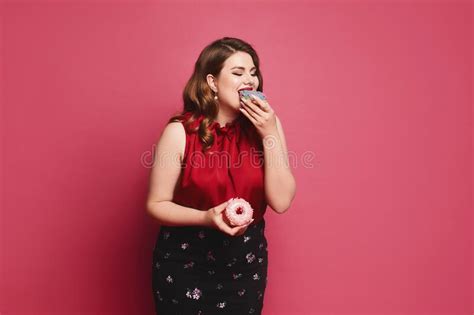 Shocked Plus Size Model Girl Sitting On A Bed And Looking In Camera