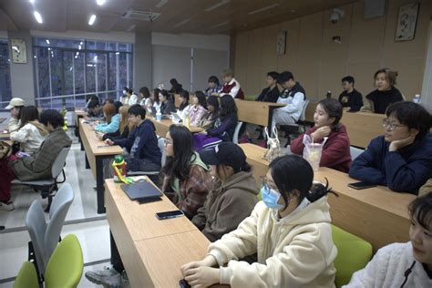 我院2022级新闻传播学本科生举行小班联合主题班会 四川大学文学与新闻学院新闻学院、出版学院