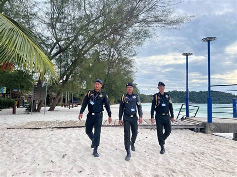 នាវាទេសចរណ៍ផ្ទុកអ្នកដំណើរចម្រុះជាតិសាសន៍ ចំនួន ០១គ្រឿង