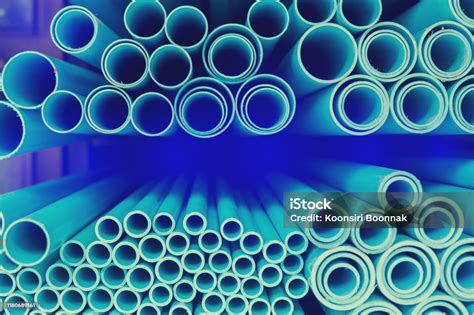 파란색 플라스틱 파이프 배경에 닫기 창고에 적층 Pvc 파이프 관 튜브에 대한 스톡 사진 및 기타 이미지 관 튜브 금속 3차원 형태 Istock