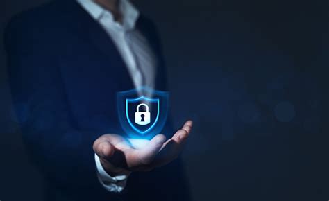 손에 자물쇠를 들고 사업가 네트워크 보안 및 데이터 보호 글로벌 네트워킹 연결 배경 가상현실에 대한 스톡 사진 및 기타 이미지 가상현실 그래픽 사용자 인터페이스 금융