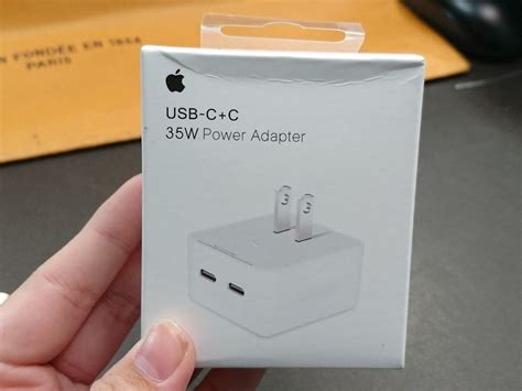 211 全新展示品 Apple原廠 35w 雙 Usb C 埠電源轉接器 手機及配件 其他在旋轉拍賣