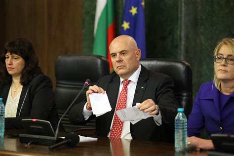 ЕКСКЛУЗИВНО В ПИК Стартира операция Чисти ръце На мушката бивши