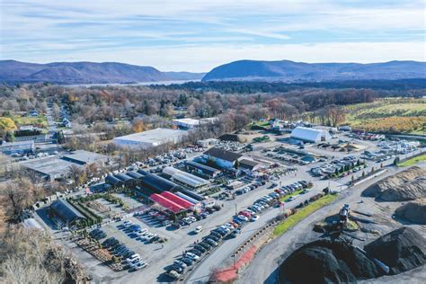 Devitts Nursery Christmas On The Farm With Eggbert 2023