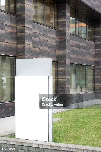 비웃는 다 야외에서 빈 빌보드 옥외 광고 도시에서 공공 정보 보드 0명에 대한 스톡 사진 및 기타 이미지 0명 도시 리투아니아 Istock