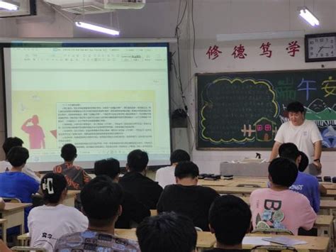 物理与电子工程学院开展热血青春从军报国安稳就业主题班会 物理与电子工程学院