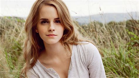 100 Emma Watson Wallpapers