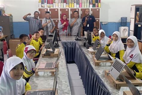 Lenovo Indonesia Donasi Ratusan Laptop Dan PC Lewat Program Computer Lab For Education