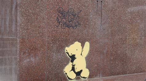 На зруйнованій ракетним ударом багатоповерхівці в центрі Запоріжжя з