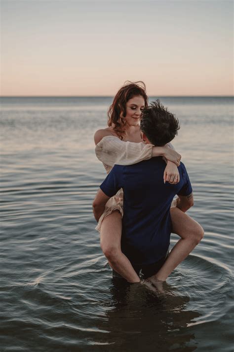 Romantic Beach Engagement Session — Chi Thee Wed